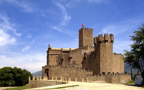 Hotel Xabier - Frente al Castillo de Javier - Navarra